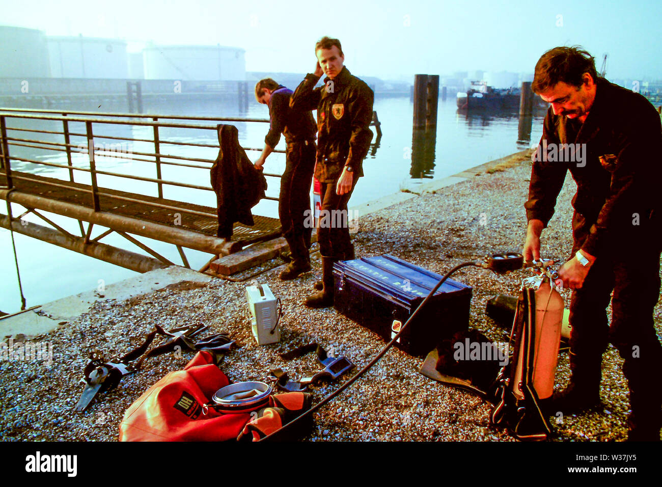 Archives 90s: Firefighters test special diving suit made for ...