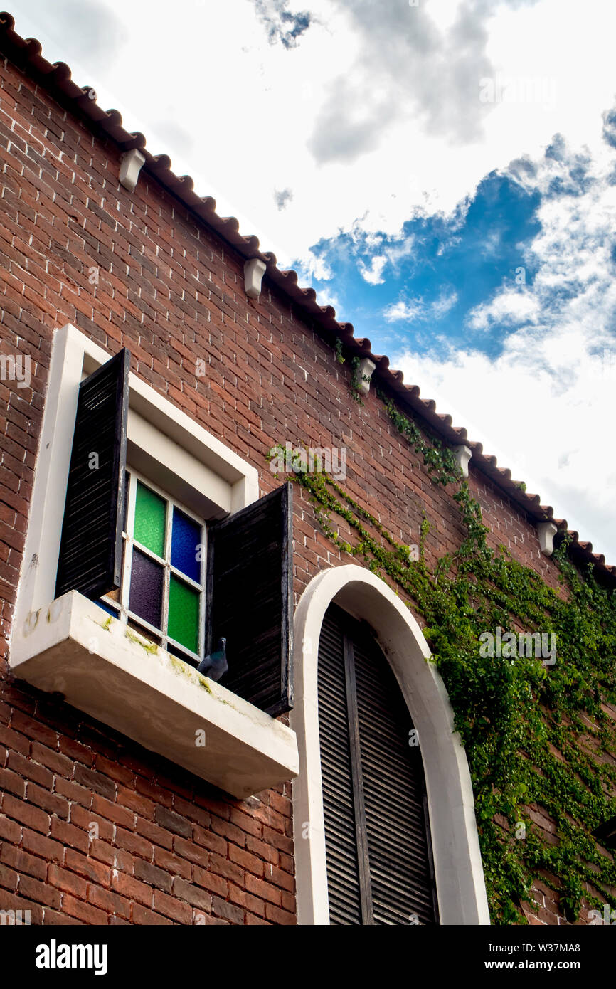 View up The vintage style building Stock Photo - Alamy