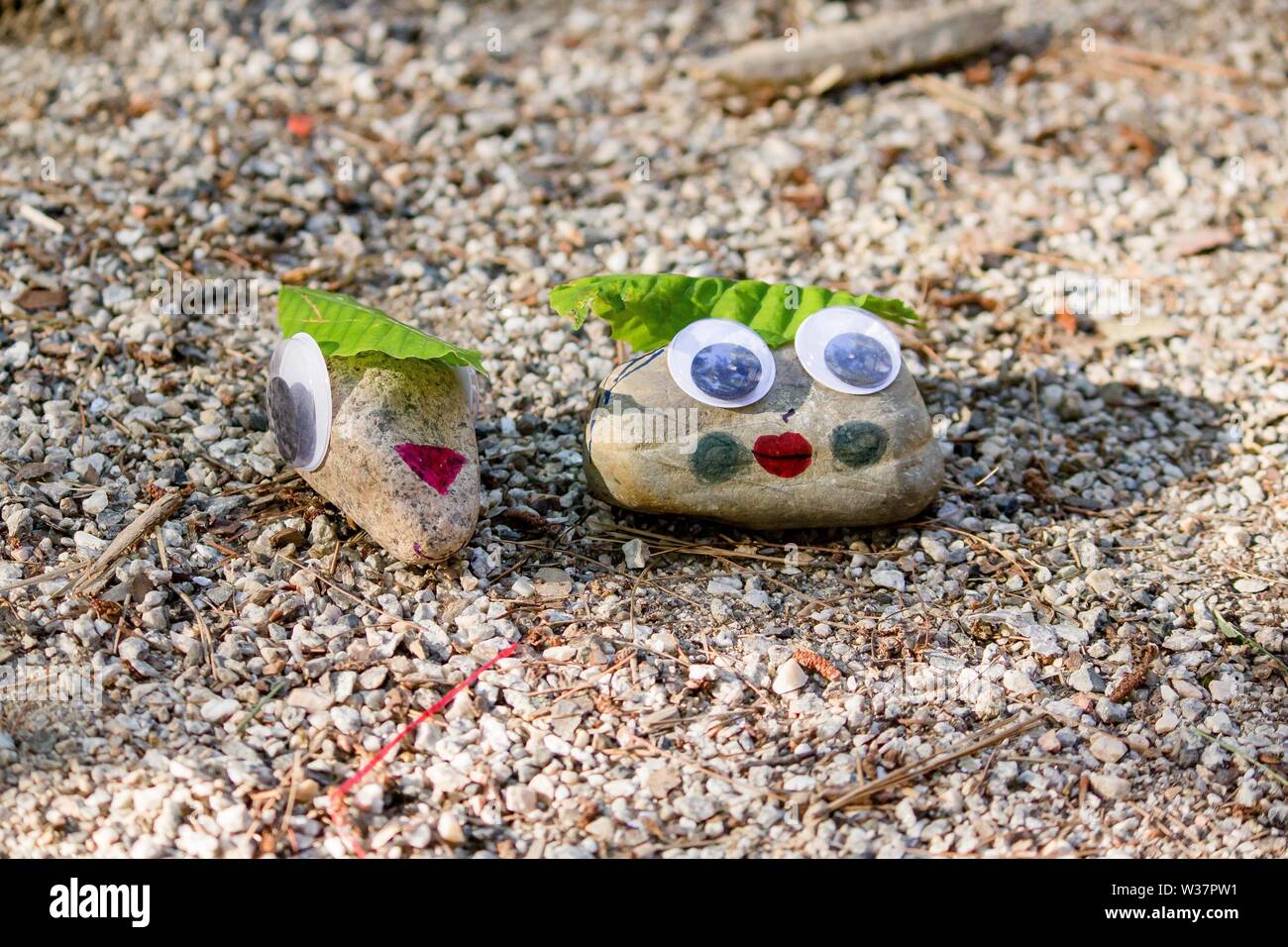 Rock googly eyes hi-res stock photography and images - Alamy