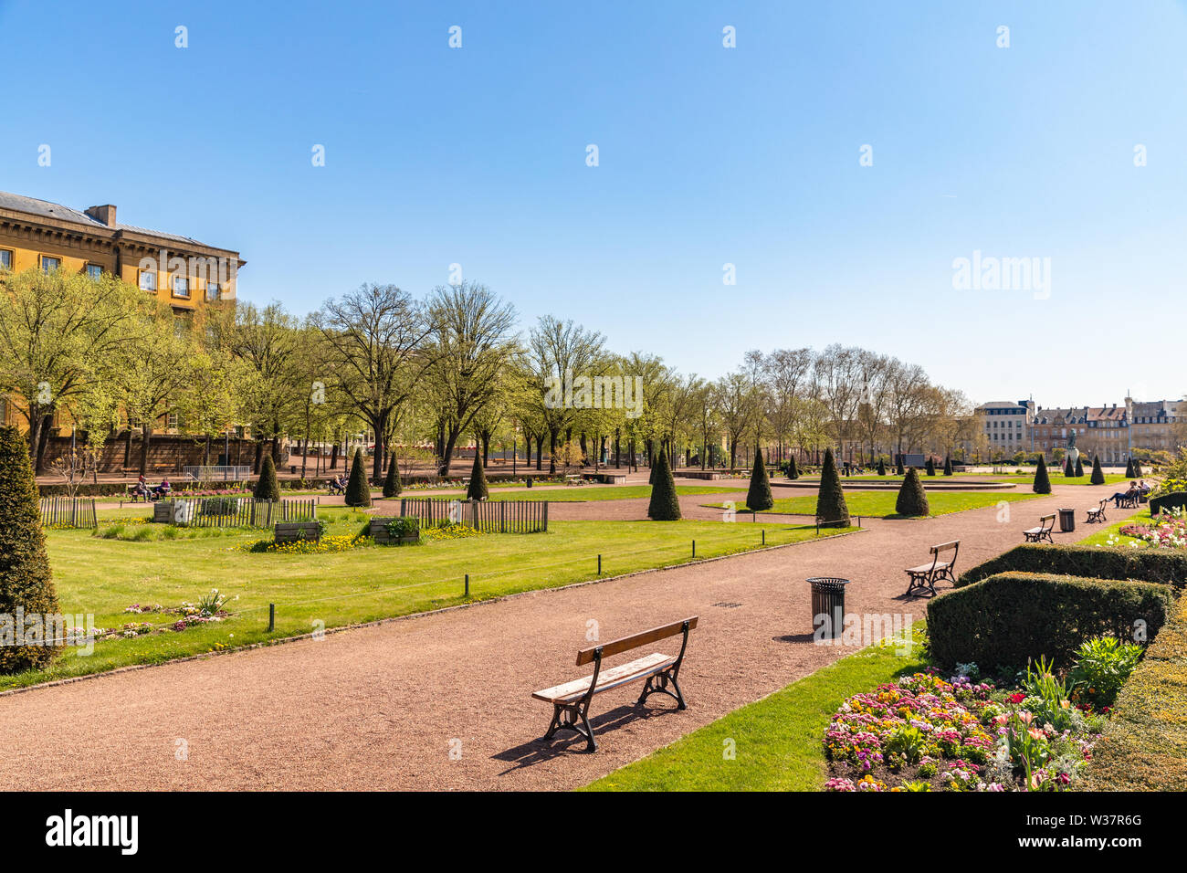 Gravel esplanade hi-res stock photography and images - Alamy