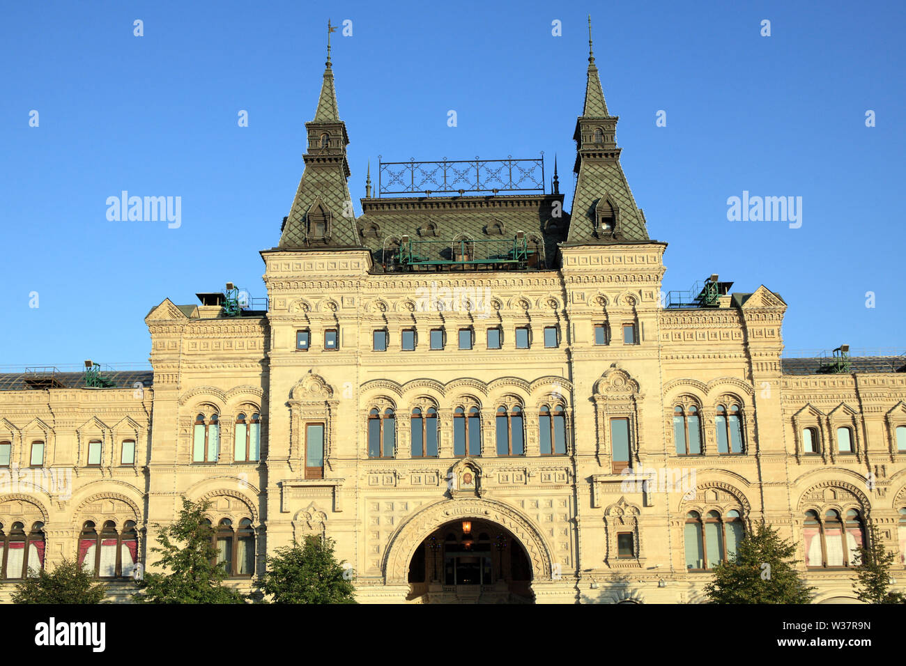 gum building on Moscow kremlin red square Stock Photo - Alamy