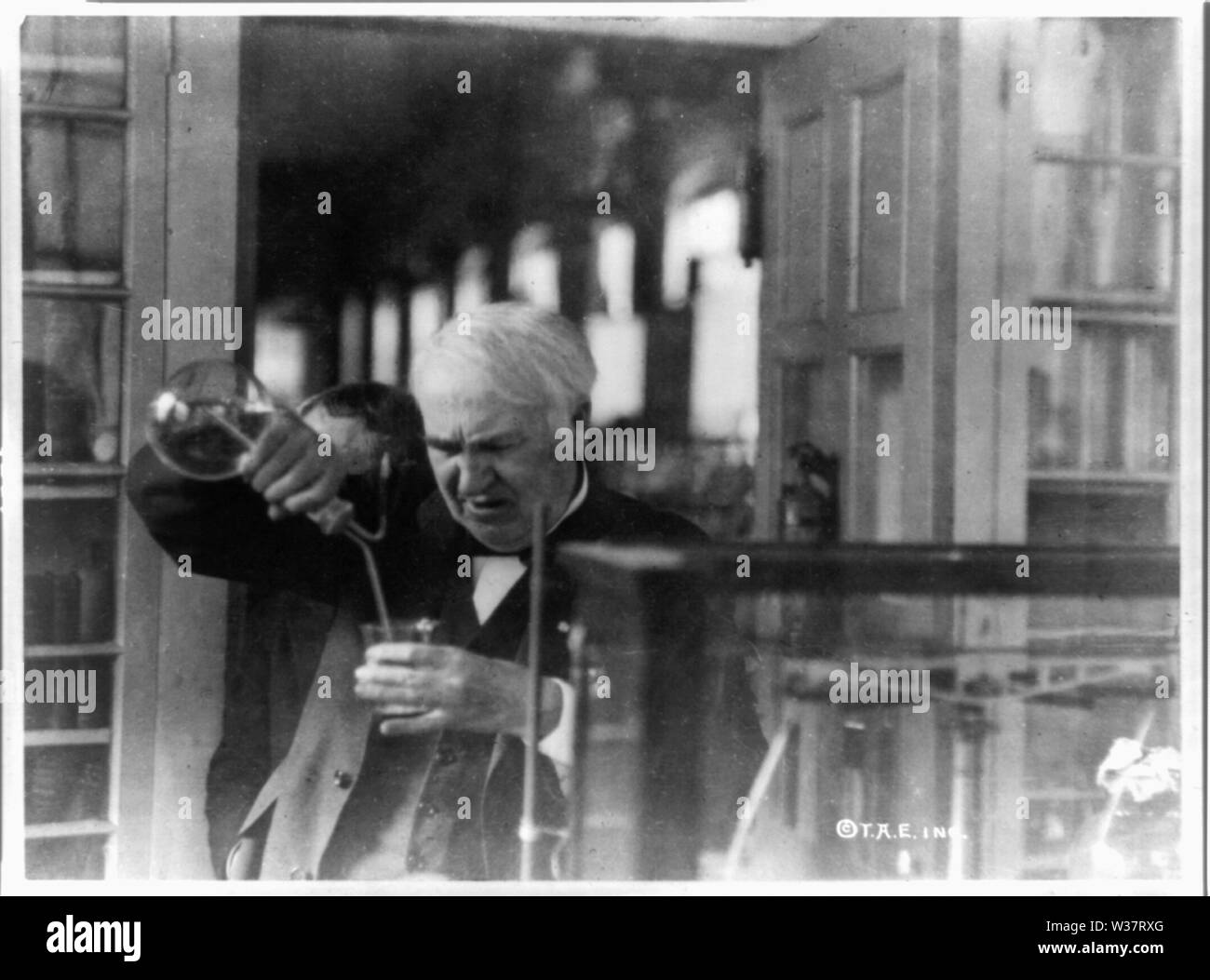 Thomas Edison, experimenting in his laboratory Stock Photo - Alamy