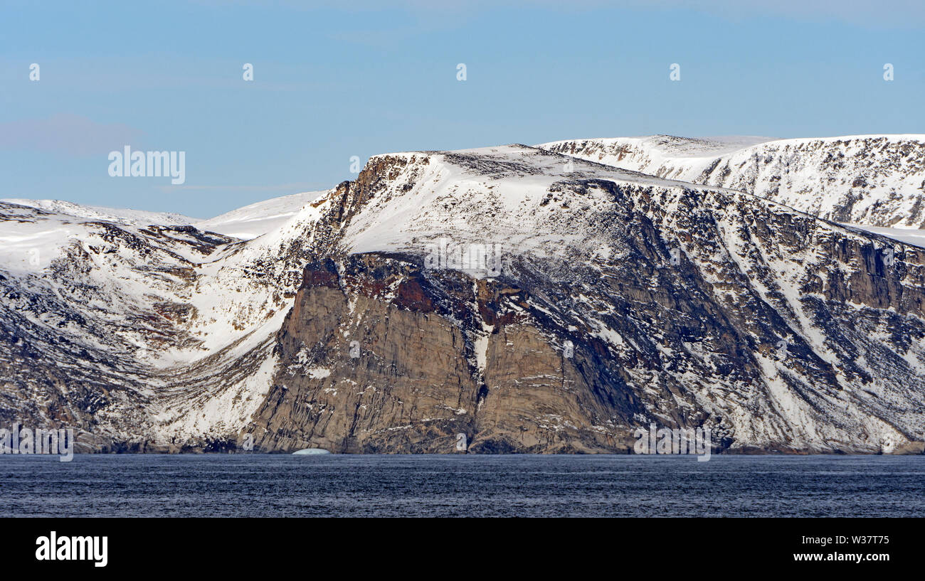 Canada arctic cliffs hi-res stock photography and images - Alamy