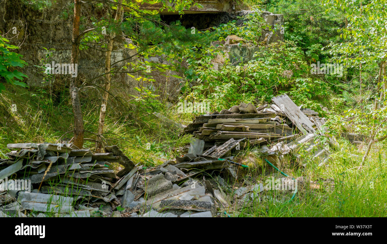Pile of construction waste hi-res stock photography and images - Alamy