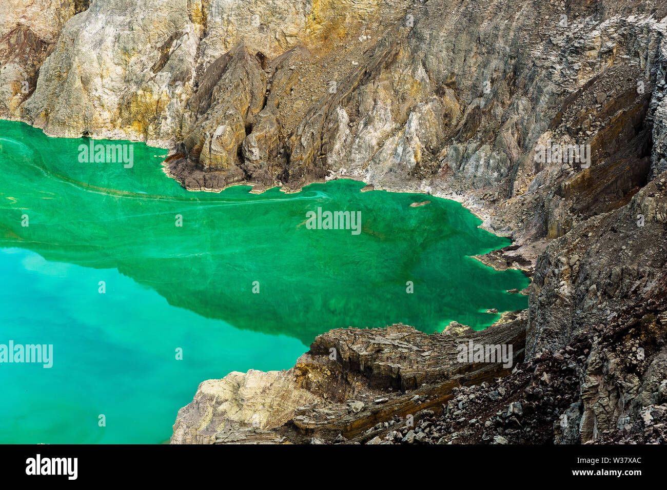 Sulfur lake hi-res stock photography and images - Alamy