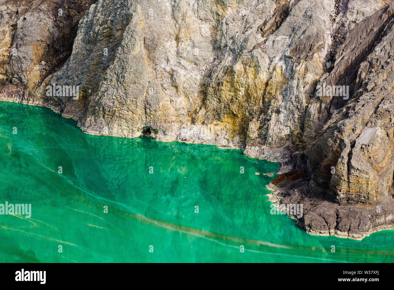 Sulfur lake hi-res stock photography and images - Alamy