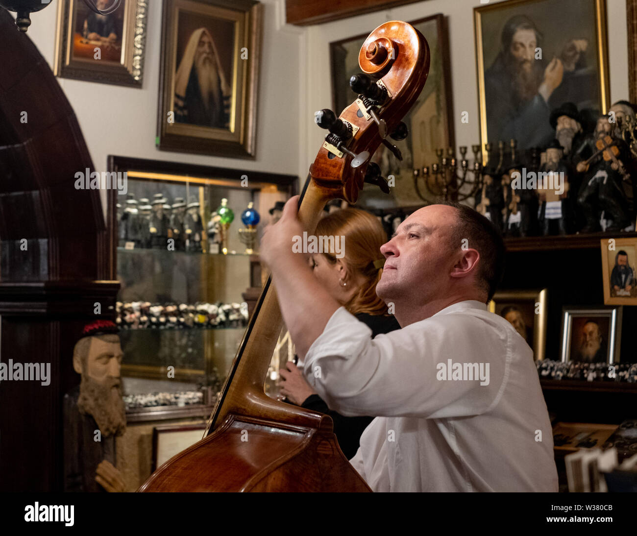 Klezmer instruments hi-res stock photography and images - Alamy
