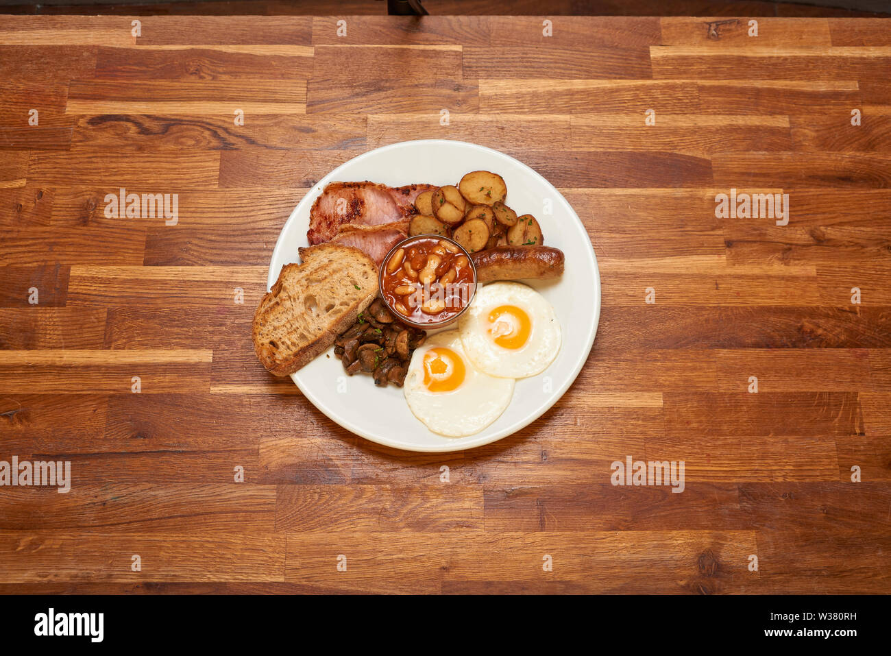 Full english breakfast table hi-res stock photography and images - Alamy
