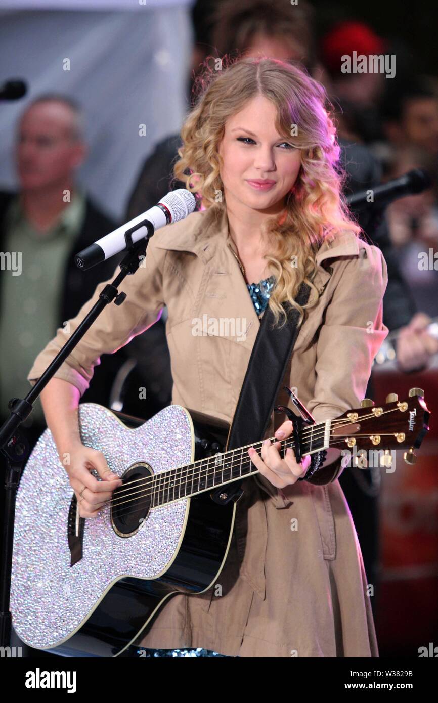 Taylor Swift 2009 on NBC's Today Show Photo By John Barrett ...