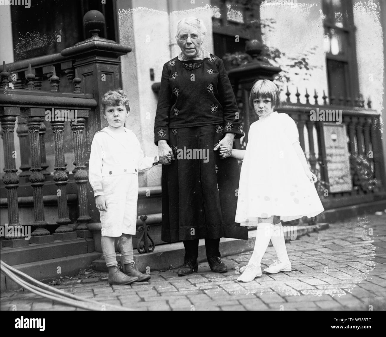 Two unidentified children hi-res stock photography and images - Alamy