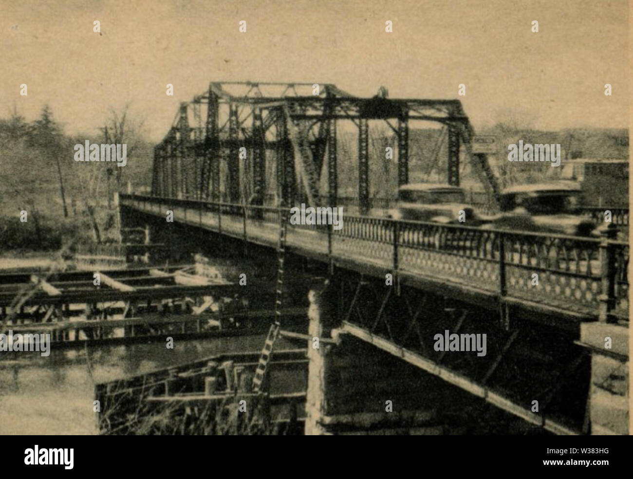 Avenue bridge hi-res stock photography and images - Alamy
