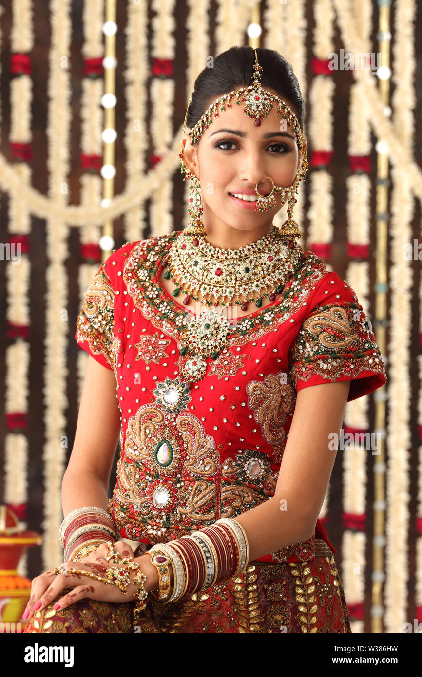 Portrait of an Indian bride smiling Stock Photo - Alamy