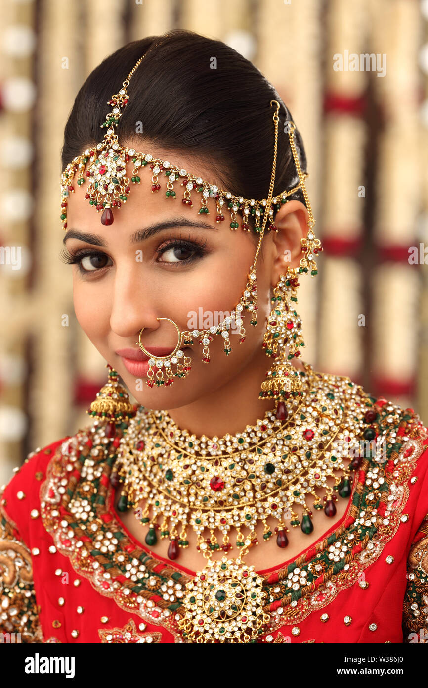 Portrait of an Indian bride Stock Photo - Alamy