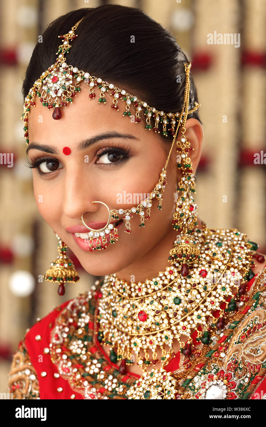 Portrait of an Indian bride smiling Stock Photo - Alamy