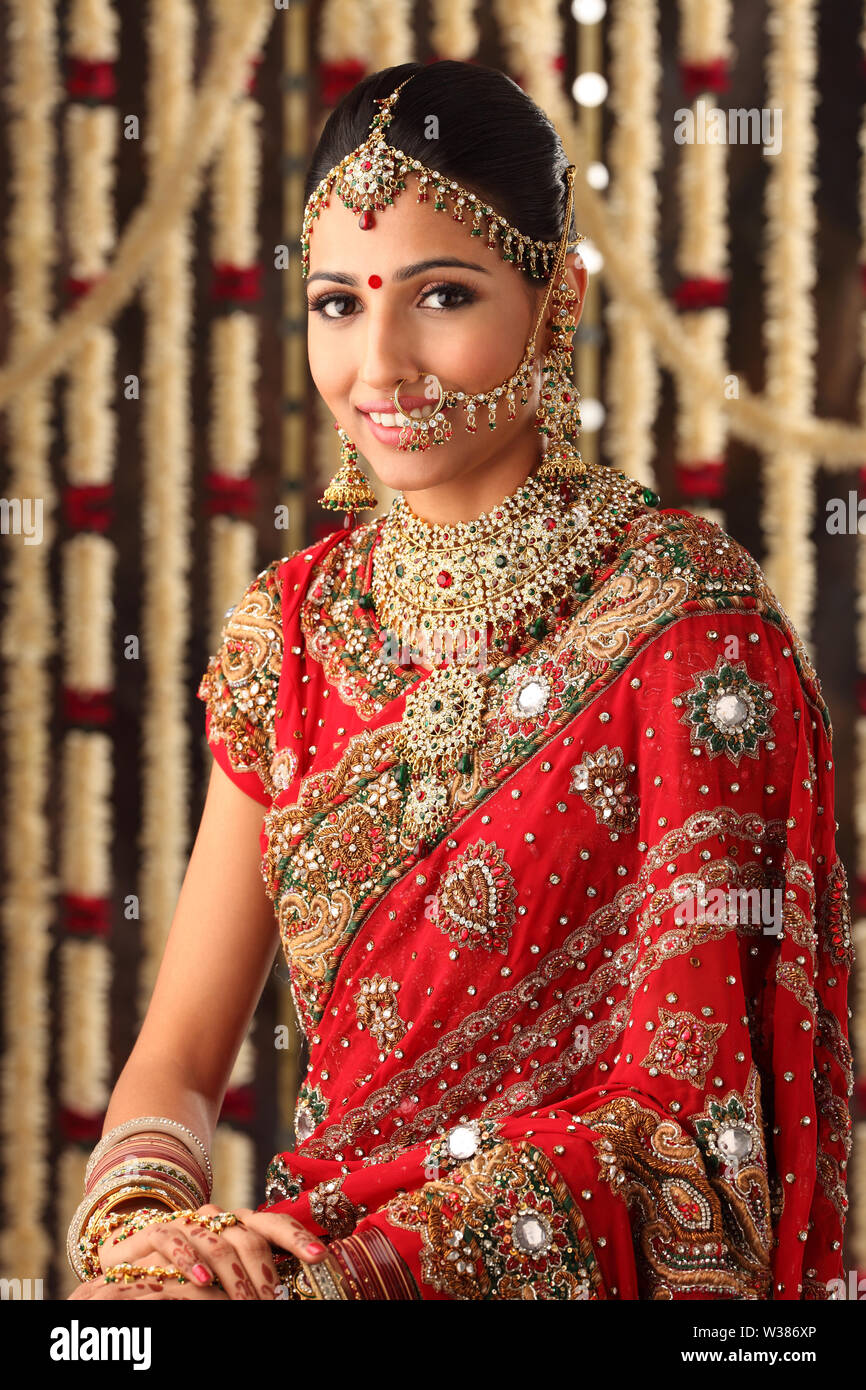Portrait of an Indian bride smiling Stock Photo - Alamy