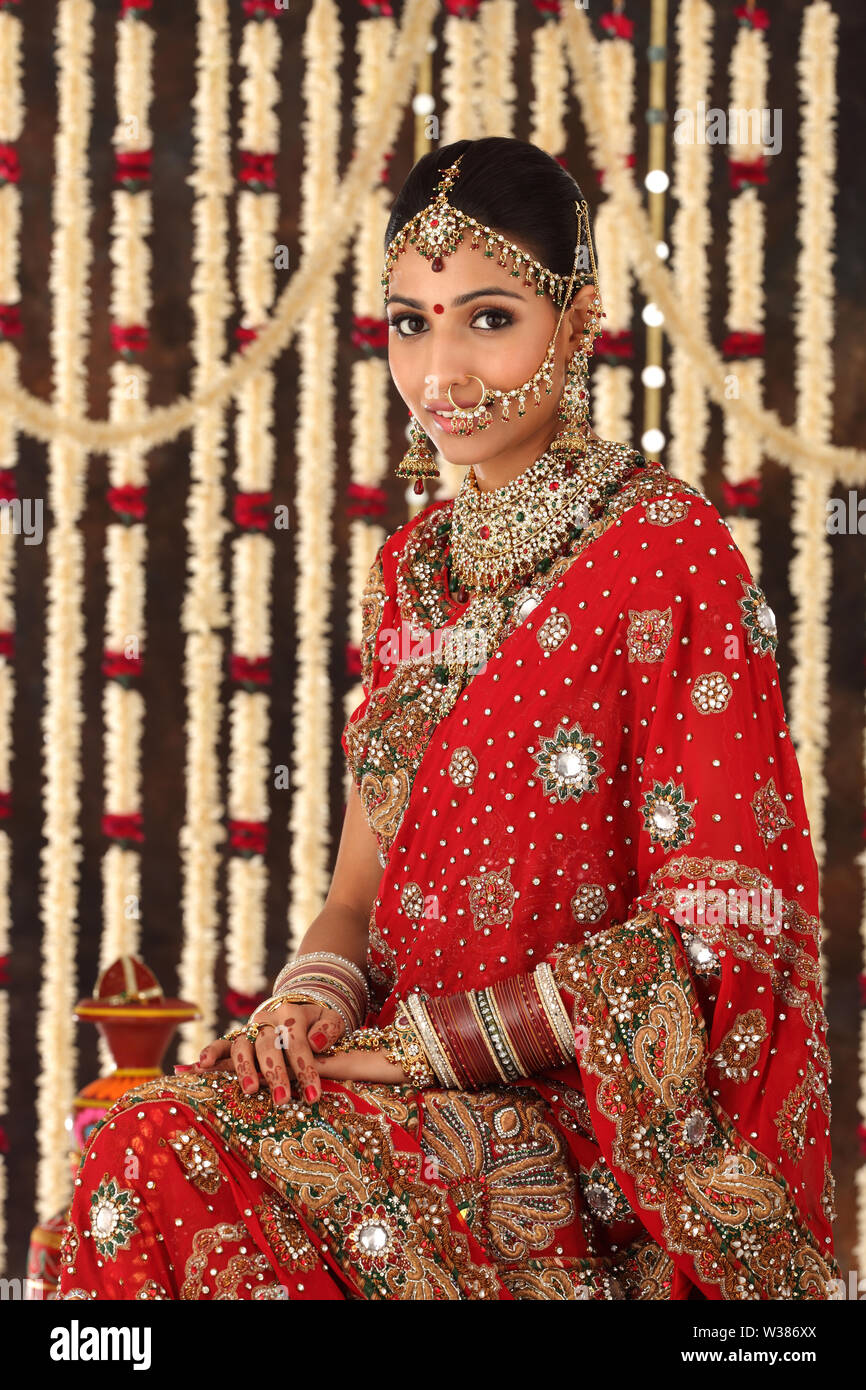 Portrait of an Indian bride Stock Photo - Alamy