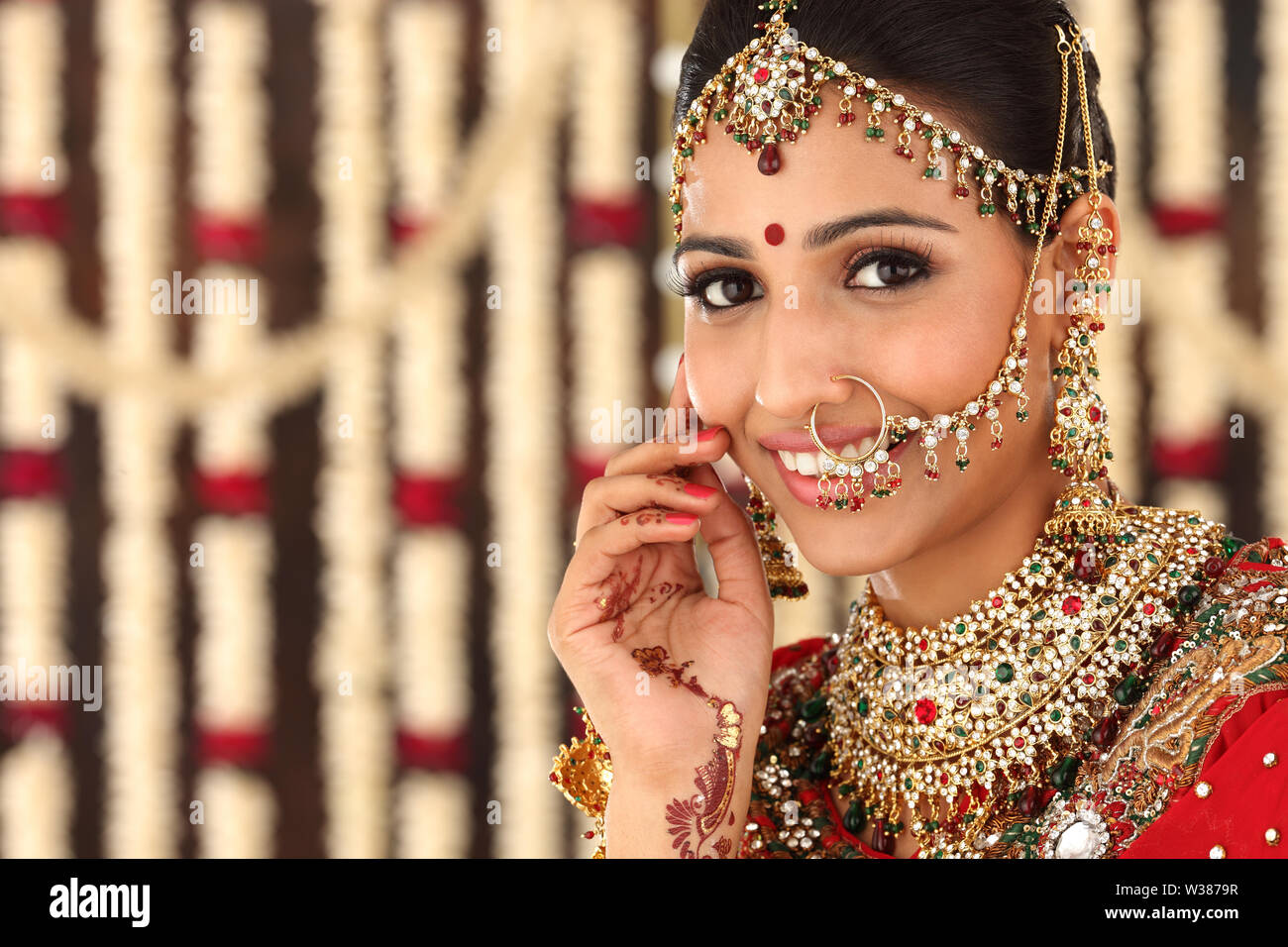 Portrait of an Indian bride smiling Stock Photo - Alamy