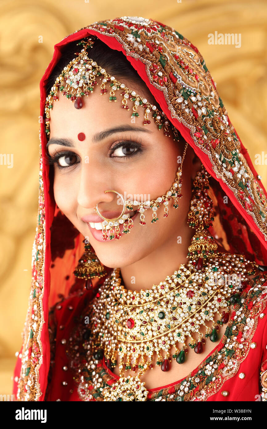 Portrait of an Indian bride smiling Stock Photo - Alamy