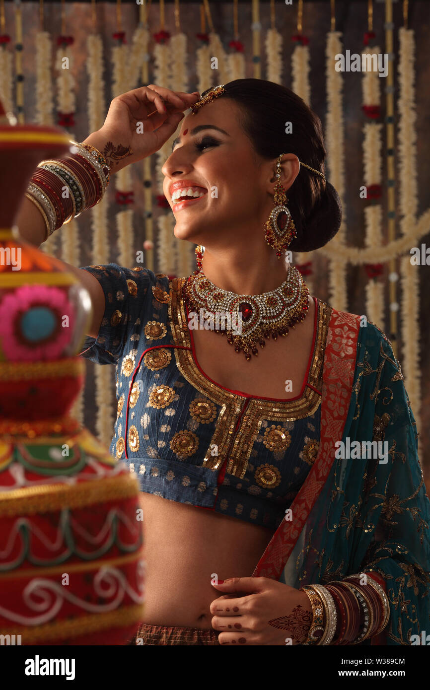 Indian bride smiling Stock Photo - Alamy