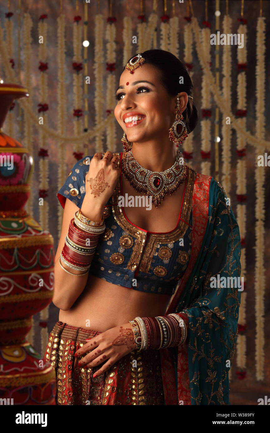 Indian bride smiling Stock Photo - Alamy