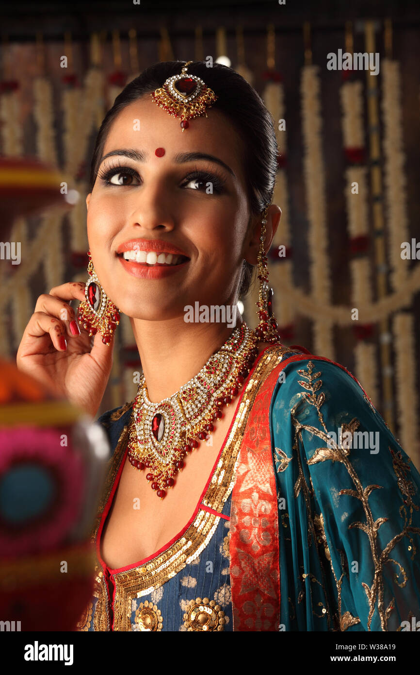 Indian bride smiling Stock Photo - Alamy