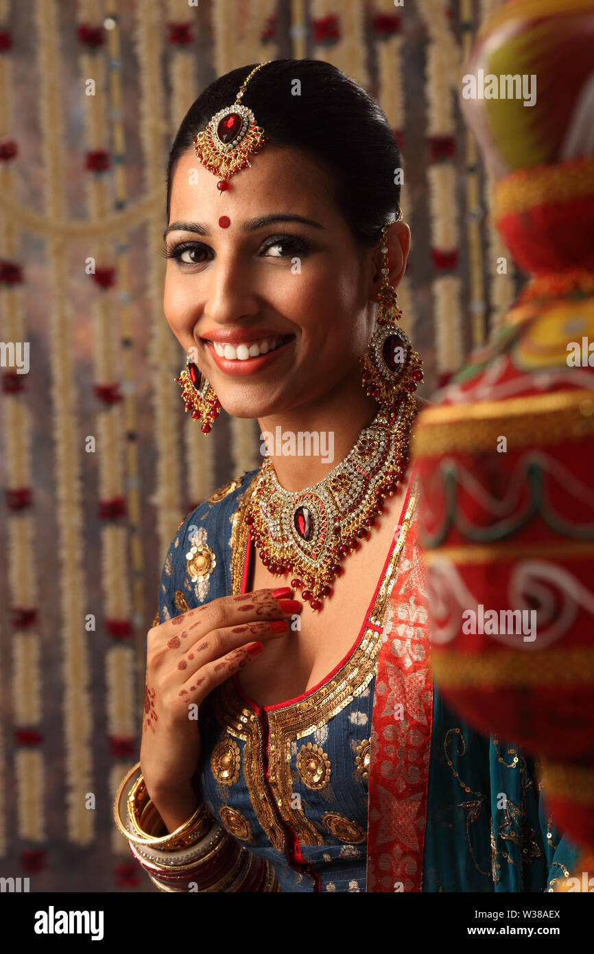 Portrait of an Indian bride smiling Stock Photo - Alamy