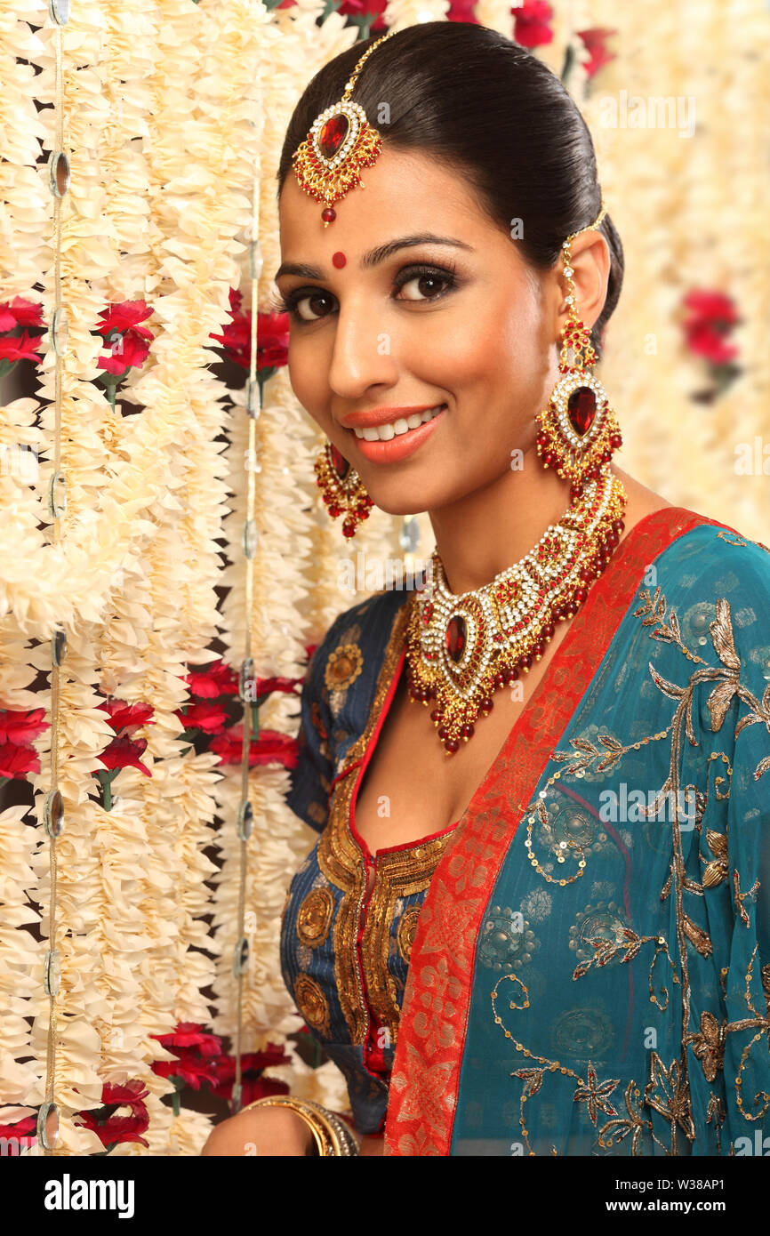 Portrait of an Indian bride smiling Stock Photo - Alamy