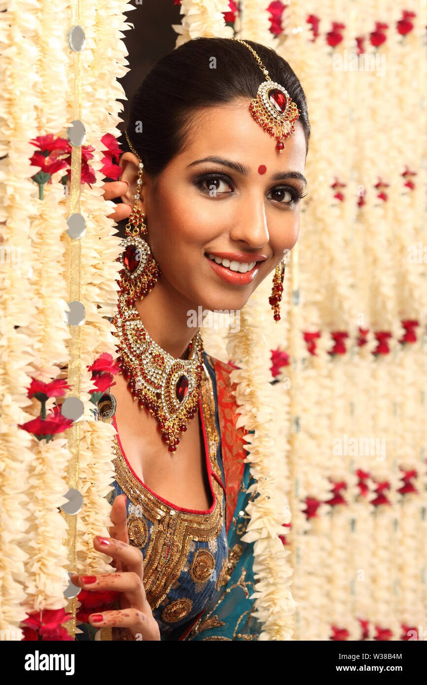 Portrait of an Indian bride smiling Stock Photo - Alamy
