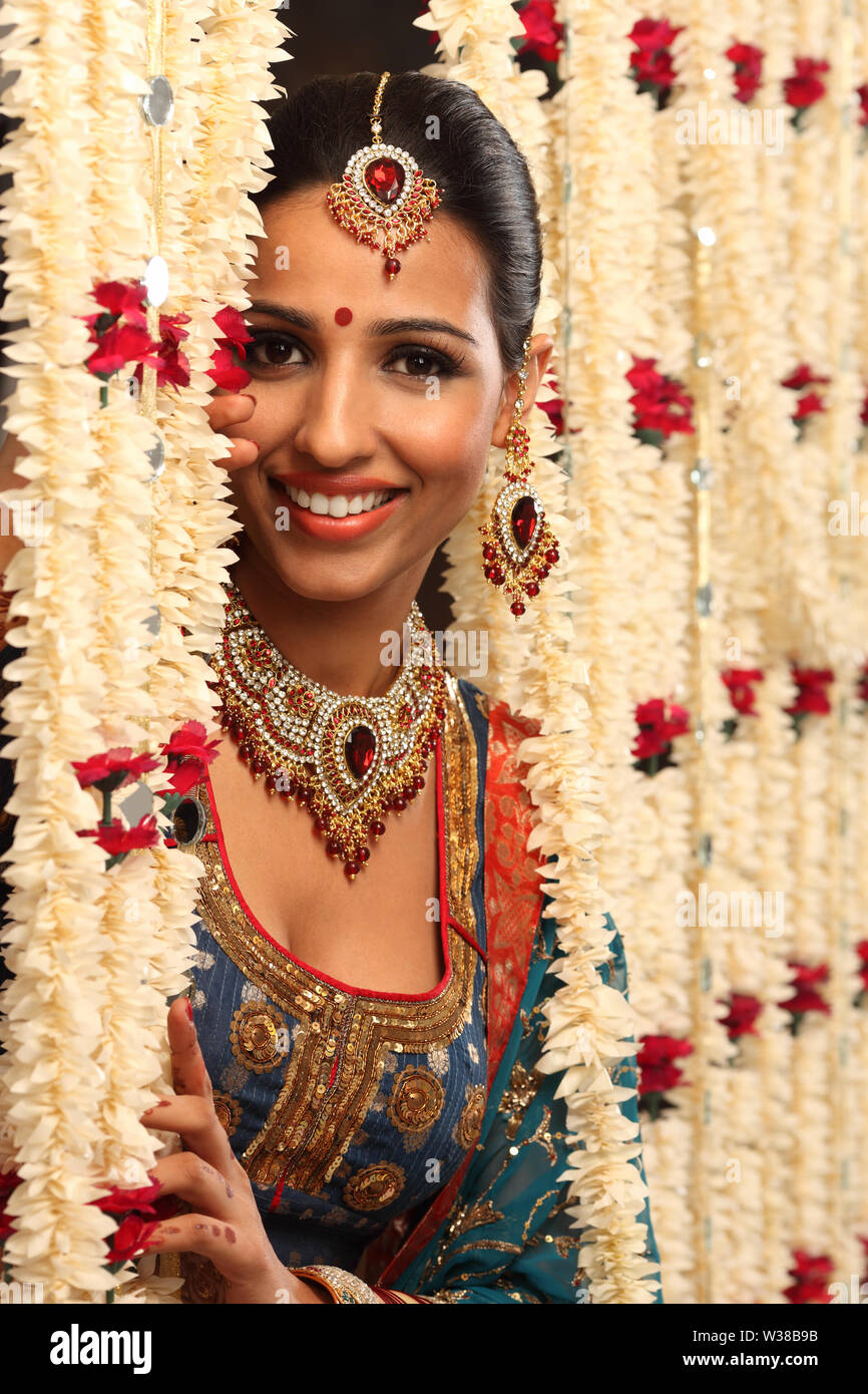 Portrait of an Indian bride smiling Stock Photo - Alamy