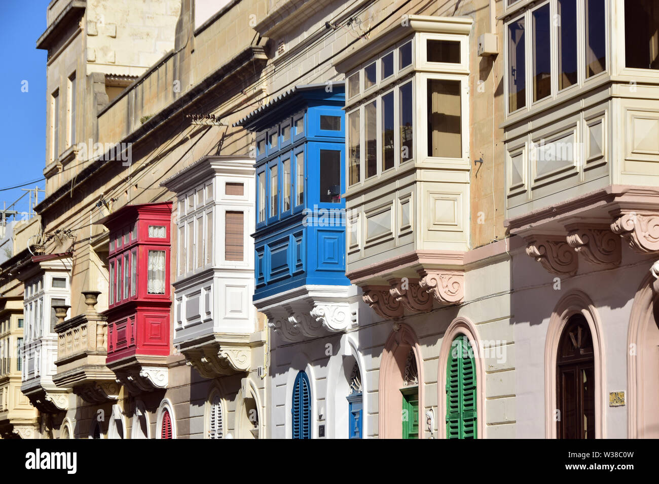 Old maltese houses building hi-res stock photography and images - Alamy