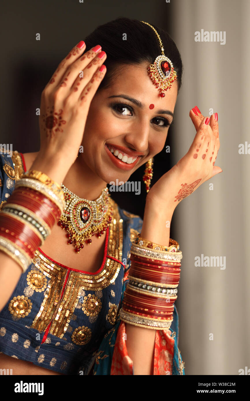 Portrait of an Indian bride smiling Stock Photo - Alamy
