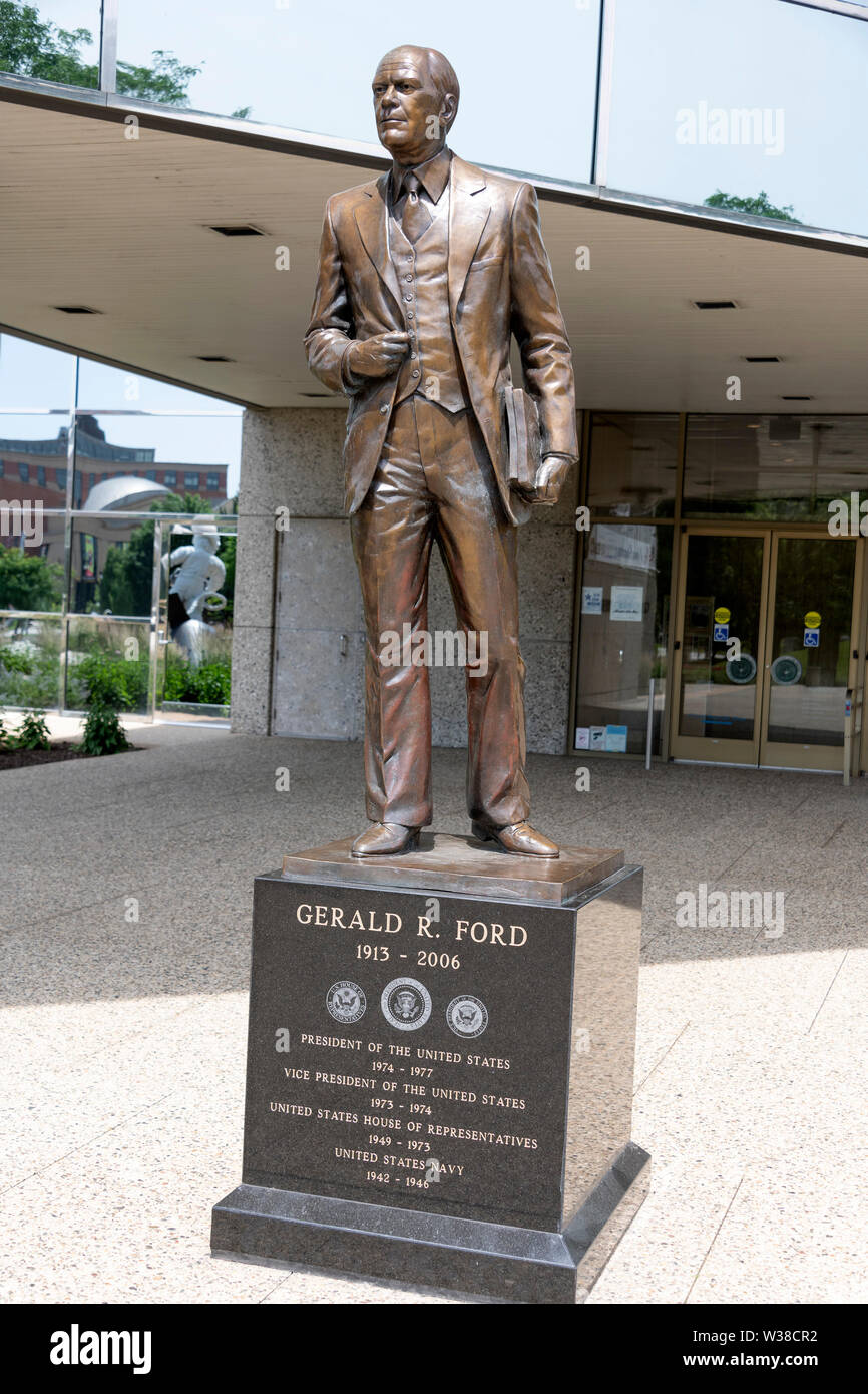 Statue of the 38th President of the United States, Gerald R. Ford ...