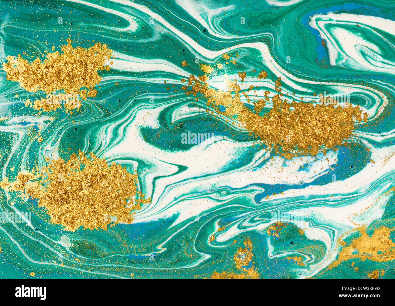 Liquid uneven green marbling pattern with golden glitter and glare of ...