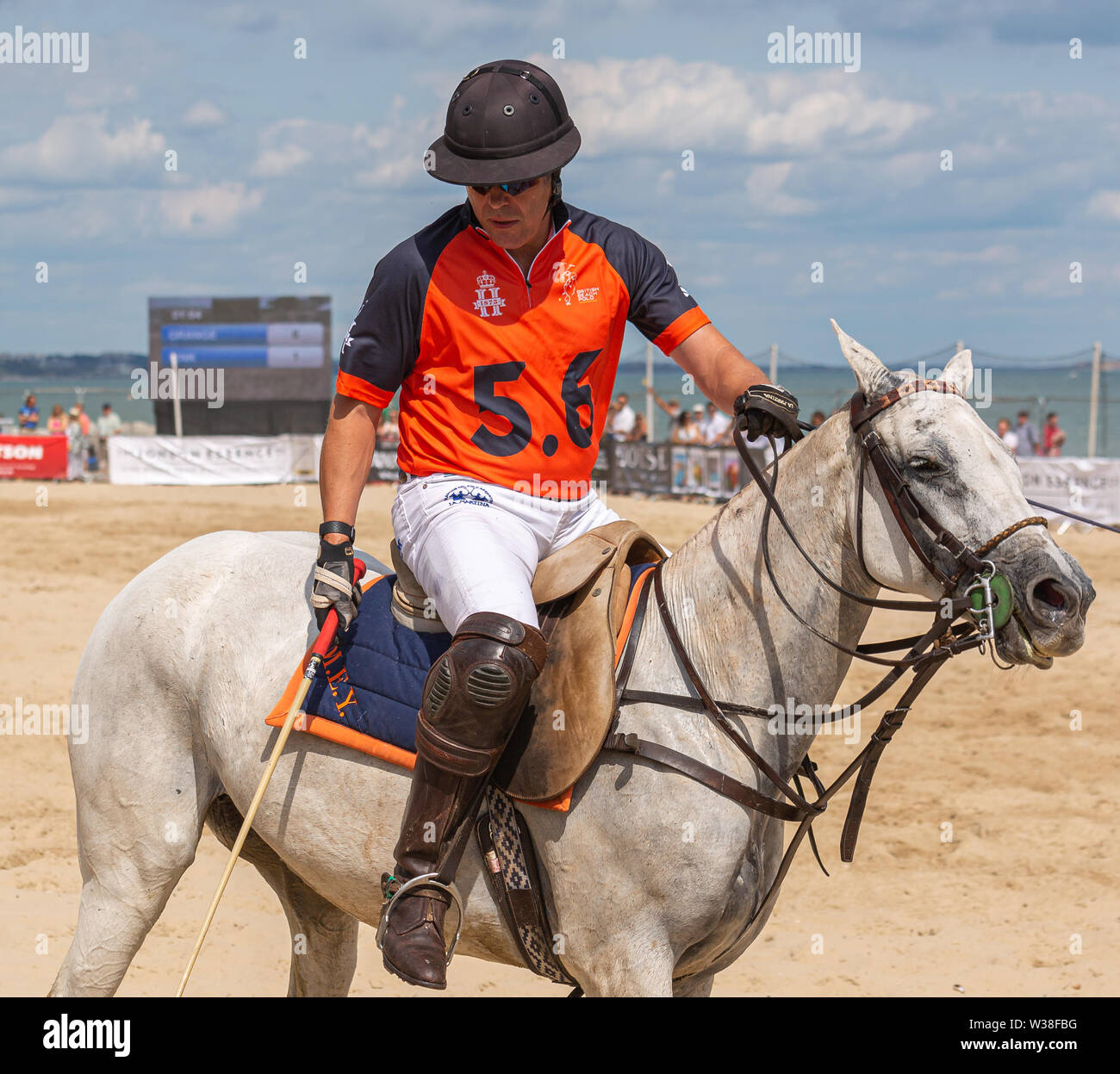 Watching water polo hi-res stock photography and images - Alamy