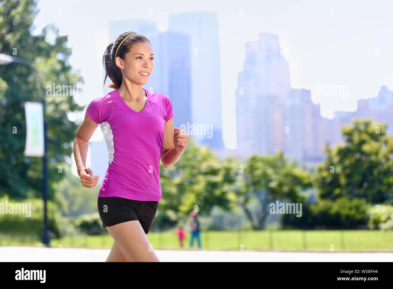 Runner woman new york city skyline hi-res stock photography and images ...