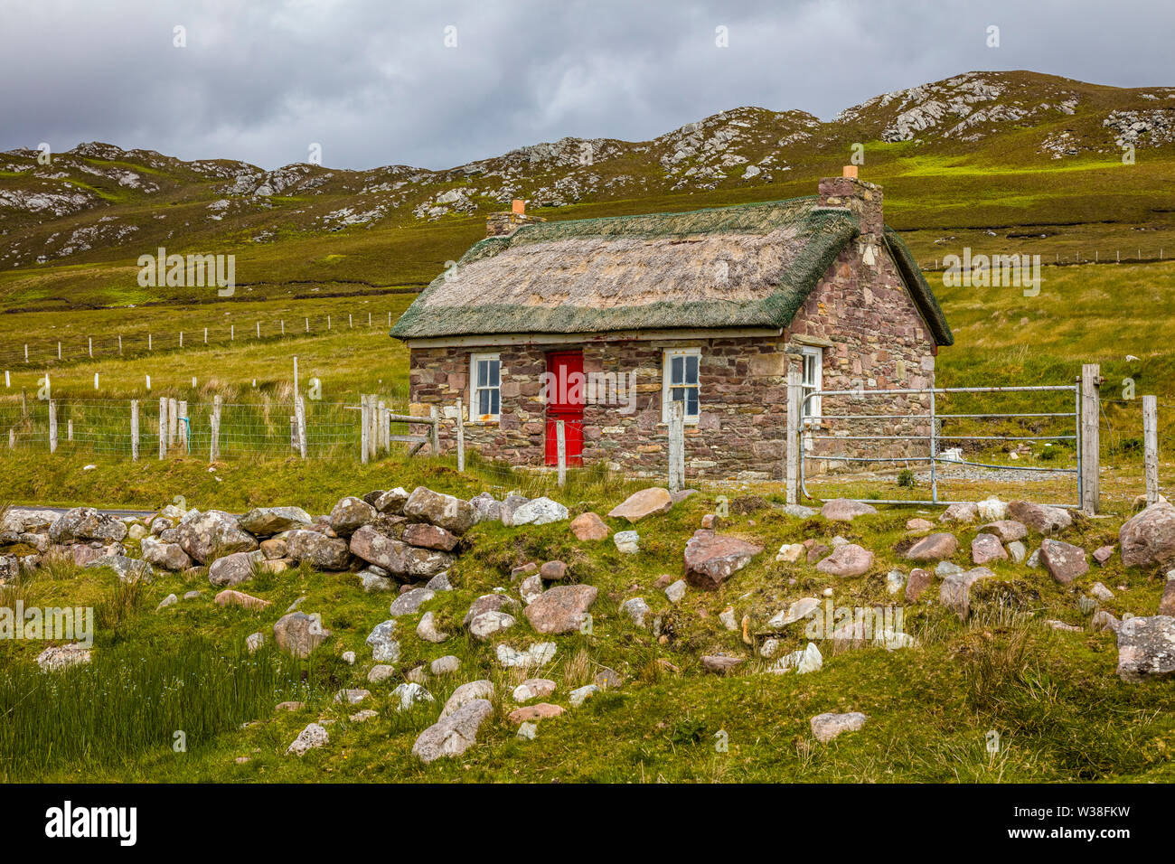 Stone house ireland hi-res stock photography and images - Alamy