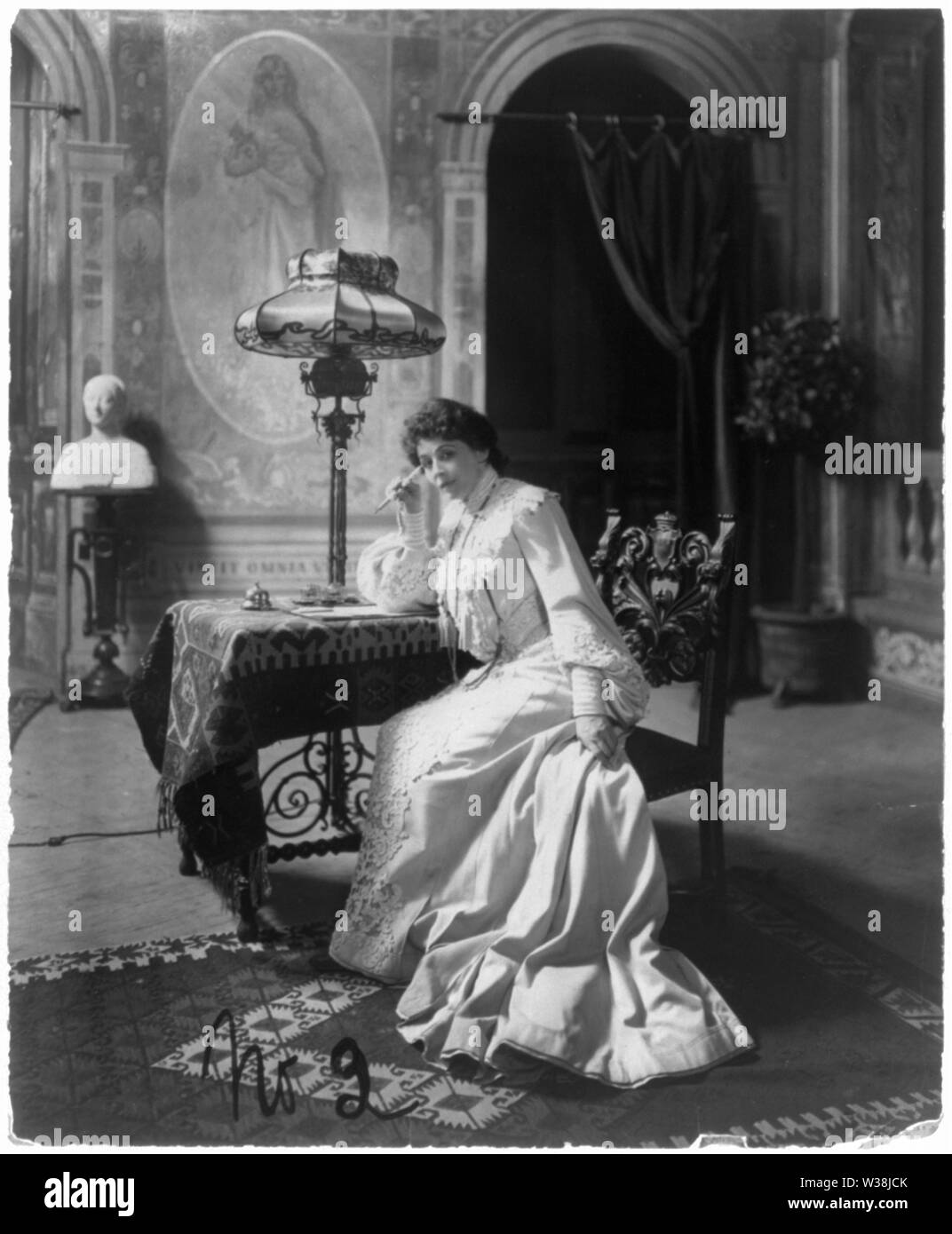 Viola allen hi-res stock photography and images - Alamy