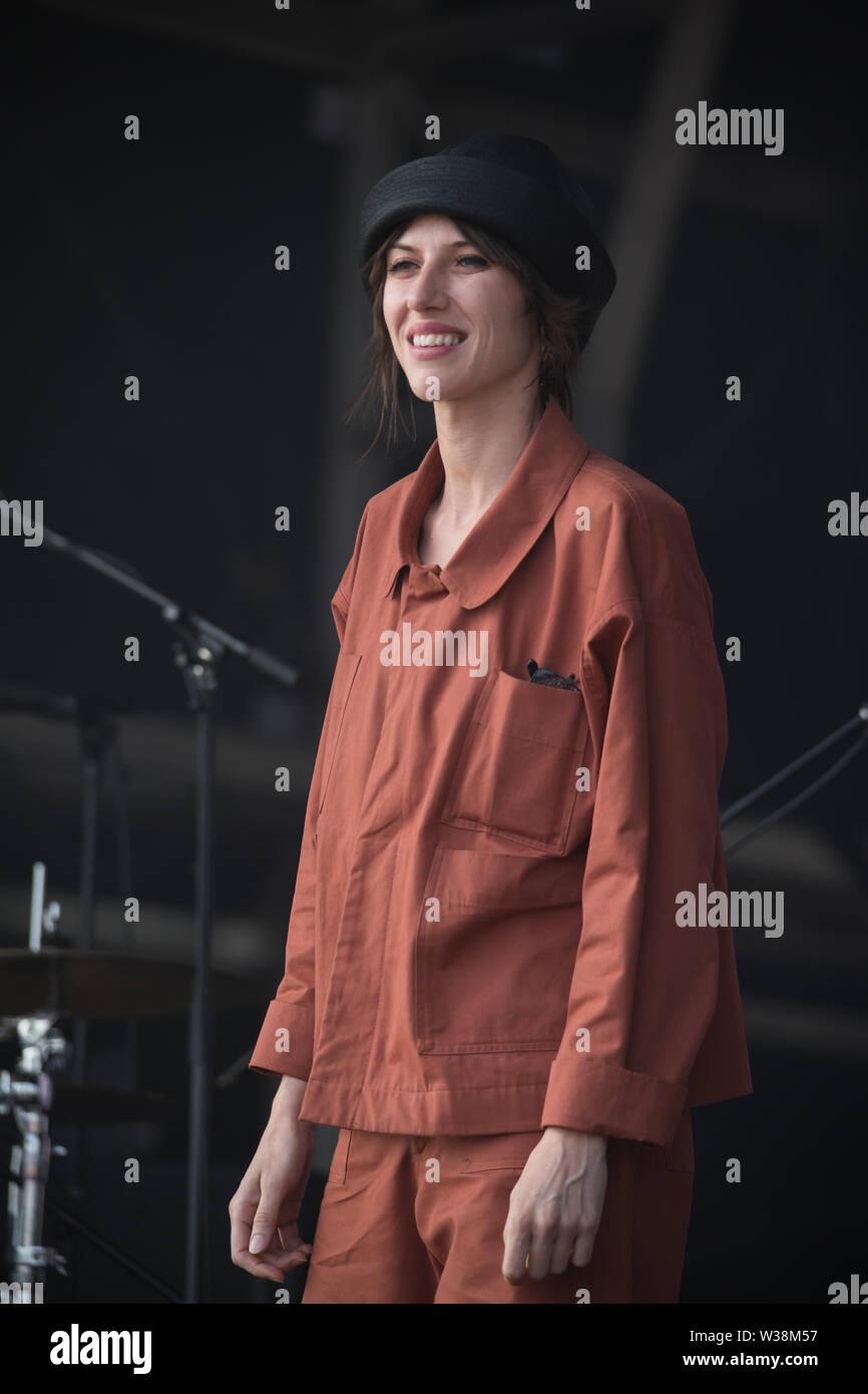Aldous harding music hi-res stock photography and images - Alamy