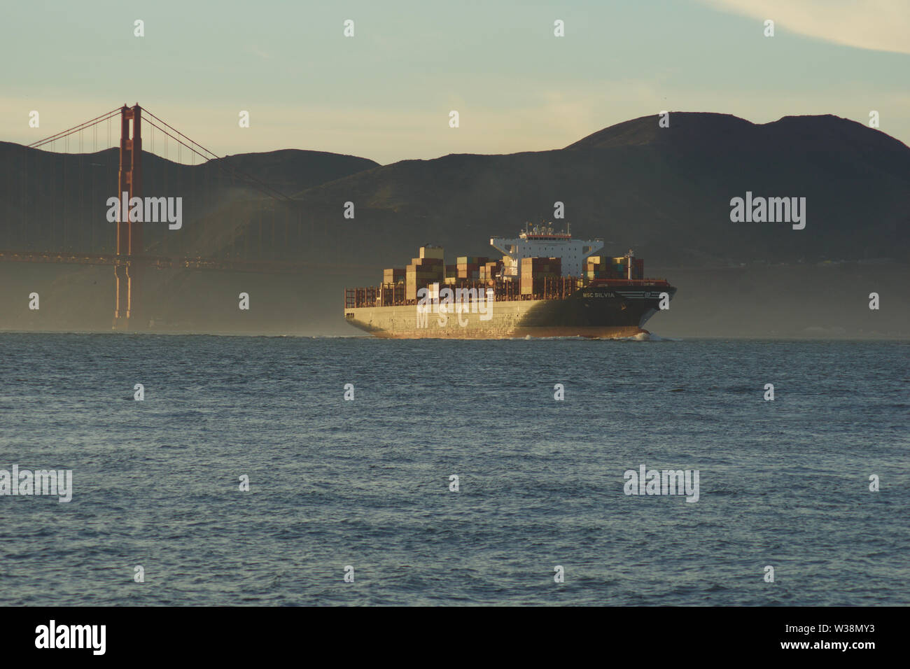 Cargo ship under golden gate hi-res stock photography and images - Alamy
