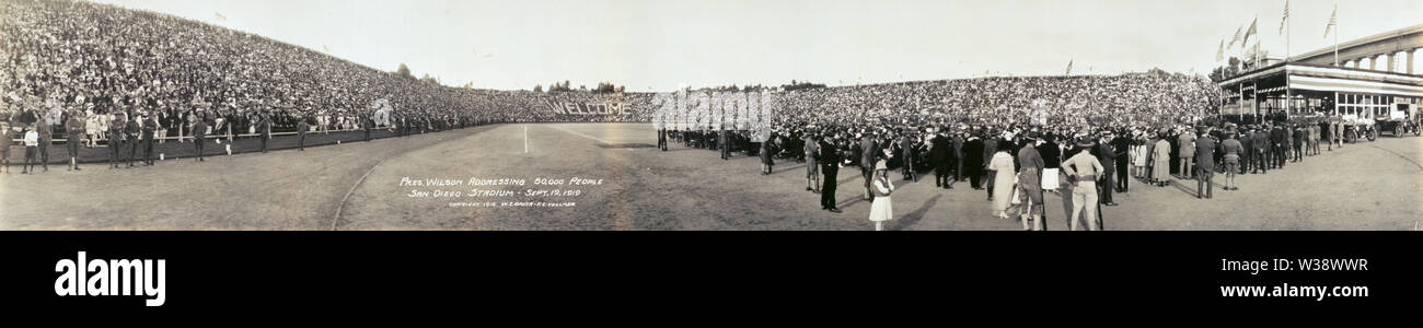Panorama of President Woodrow Wilson speaking to a crowd of 50,000 in ...