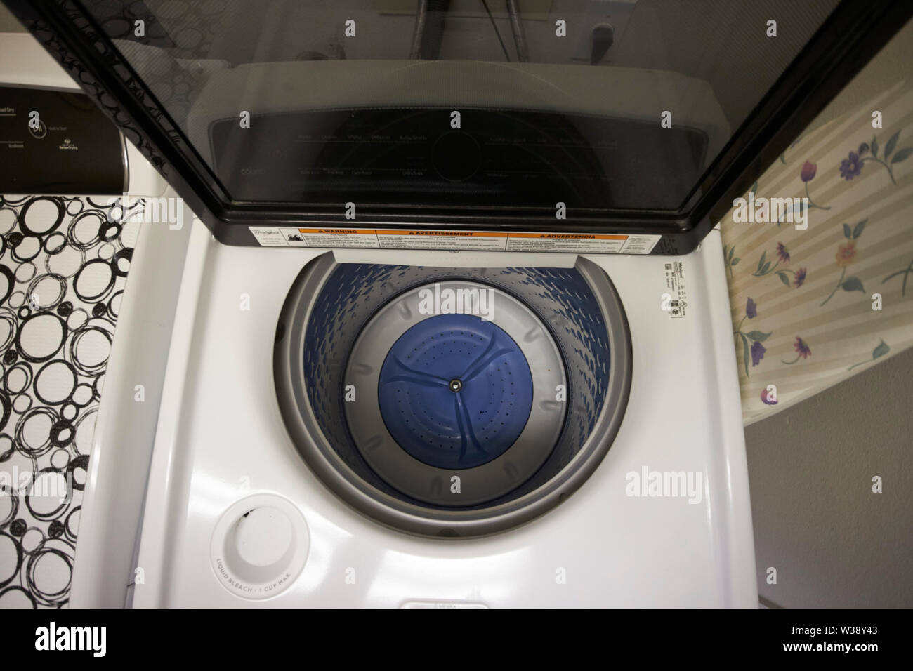 Washer dryer laundry room hi-res stock photography and images - Alamy