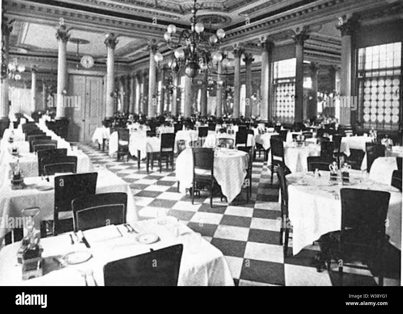 Early 1900s dining room tables hi-res stock photography and images - Alamy