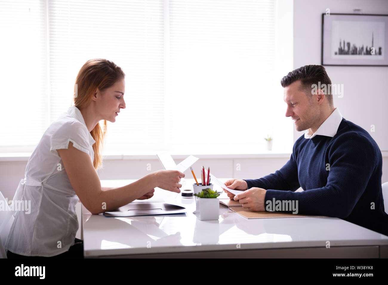 Female candidate job interview hi-res stock photography and images - Alamy