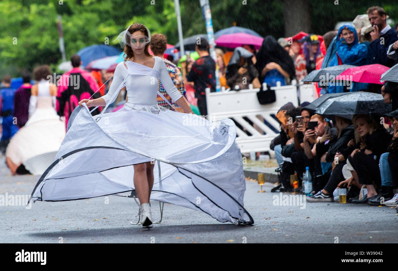 Berlin, Germany. 13th July, 2019. Models and students show their ...