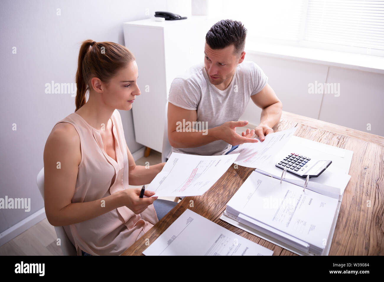 Money people hi-res stock photography and images - Alamy