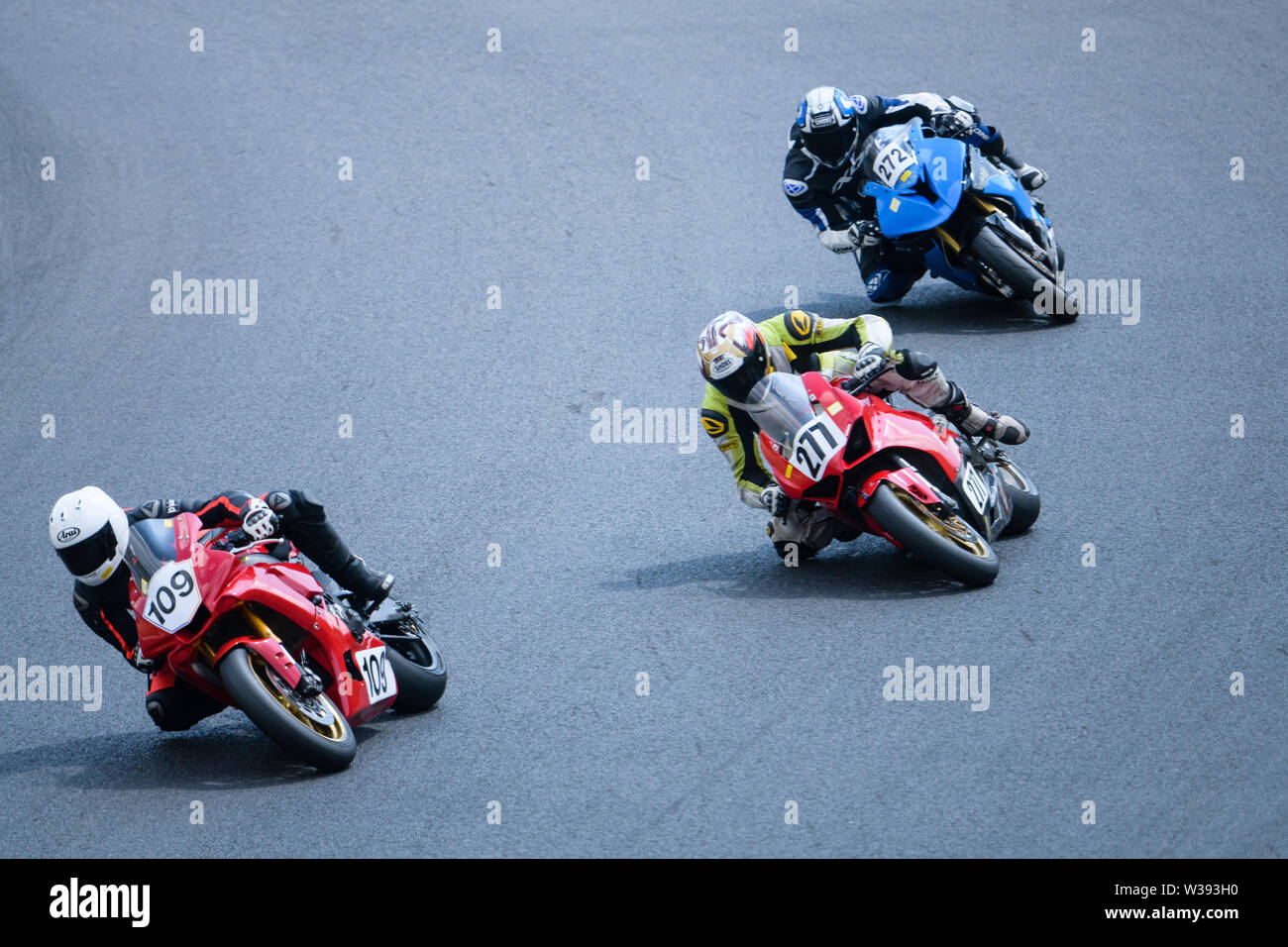 Motorcycle racing at brands hatch hi-res stock photography and images ...