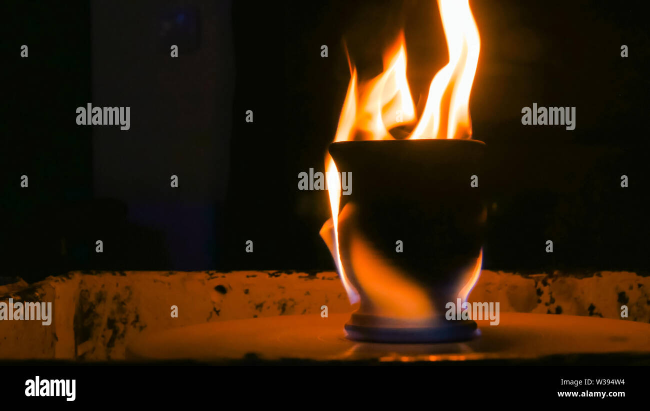Burning ceramic mug on pottery wheel Stock Photo - Alamy