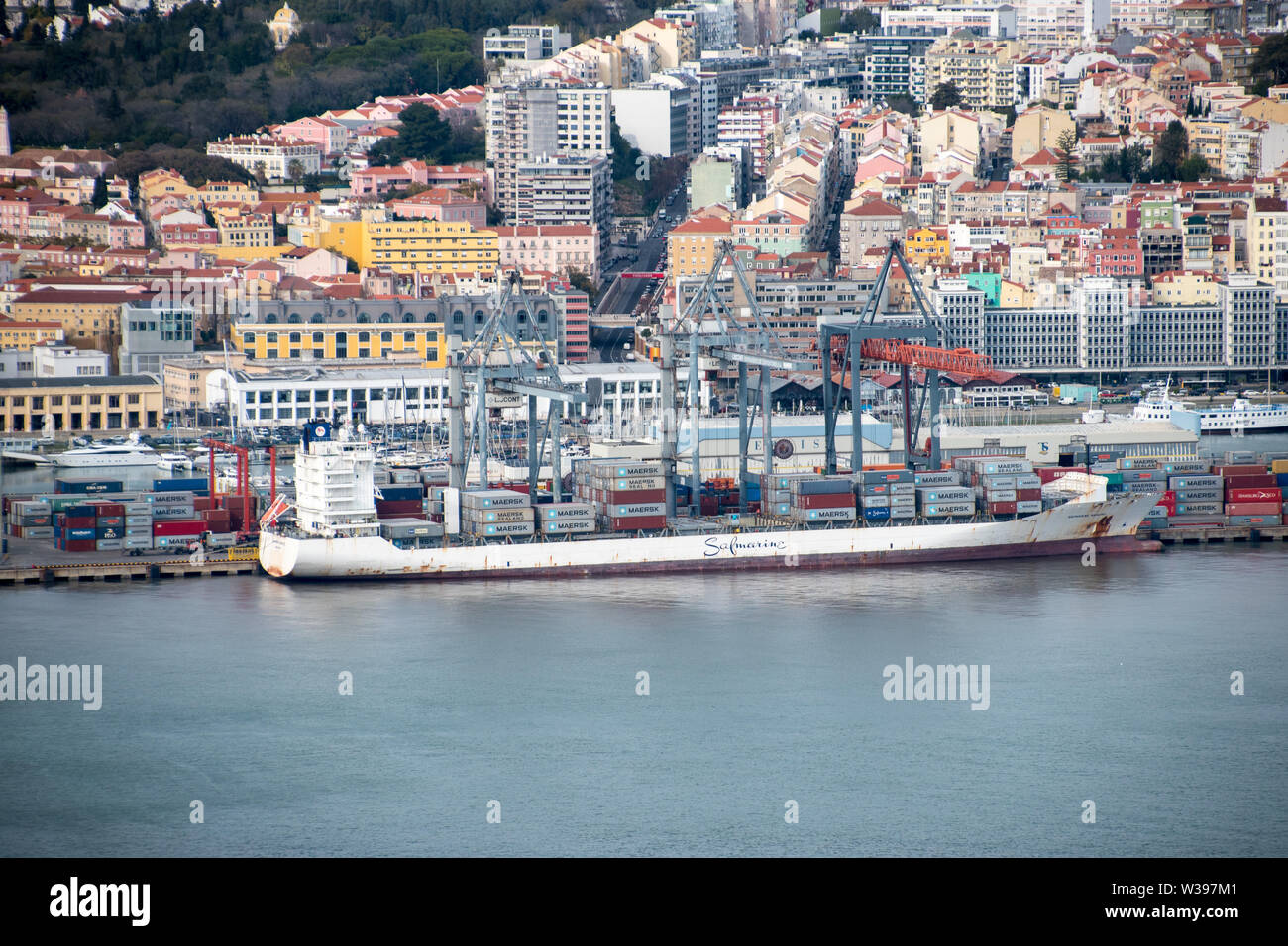 Container ship loading hi-res stock photography and images - Alamy