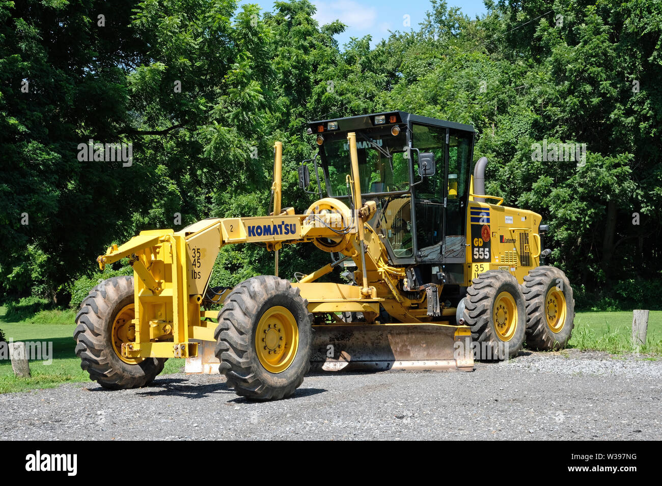 Highway construction equipment scraper hi-res stock photography and ...