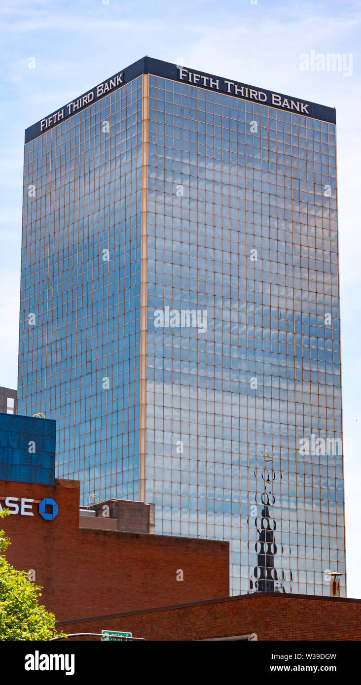 Fifth third bank building in hi-res stock photography and images - Alamy